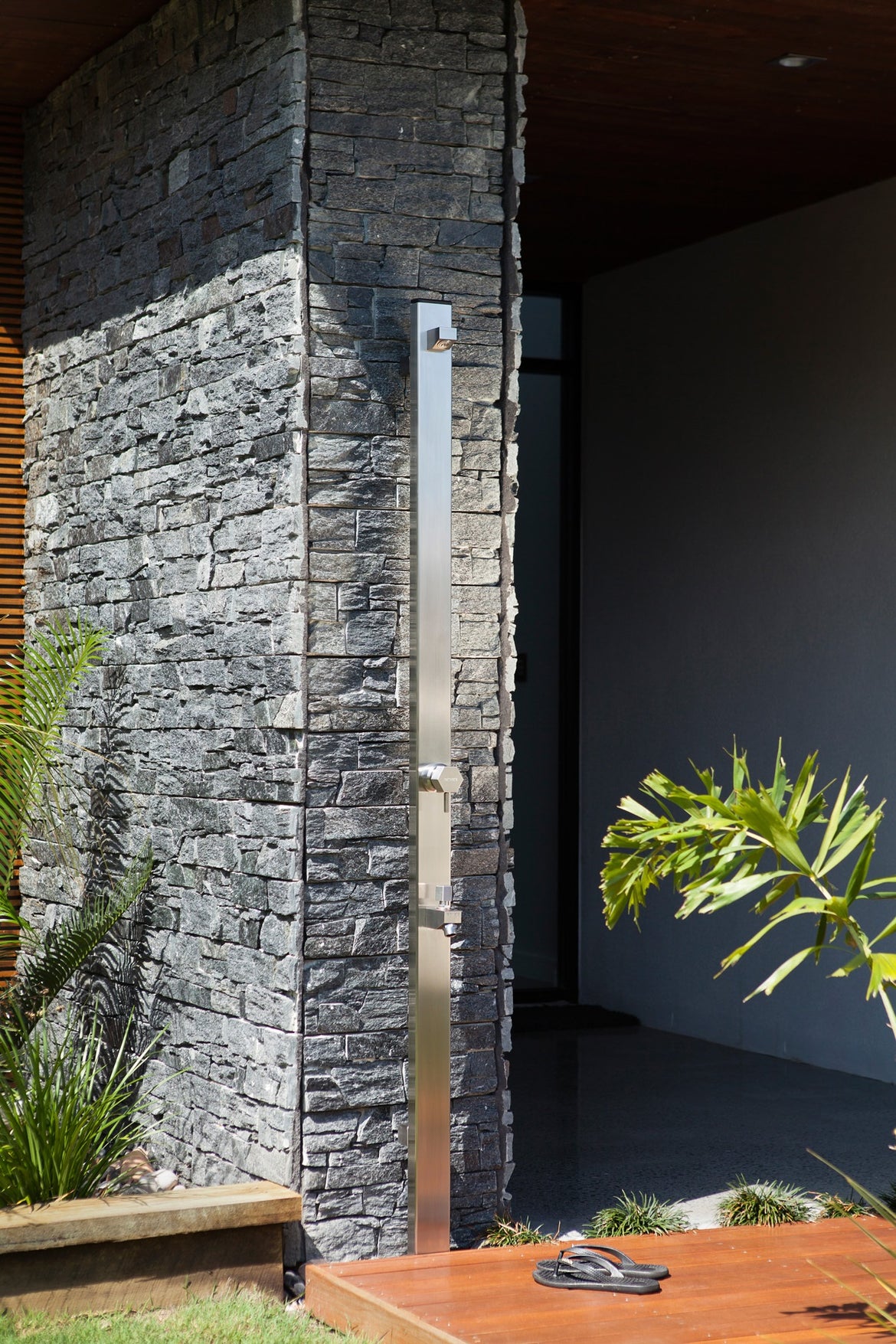 Outdoor Showers | Durable and Modern Showers – Vogue Spas & Bathrooms
